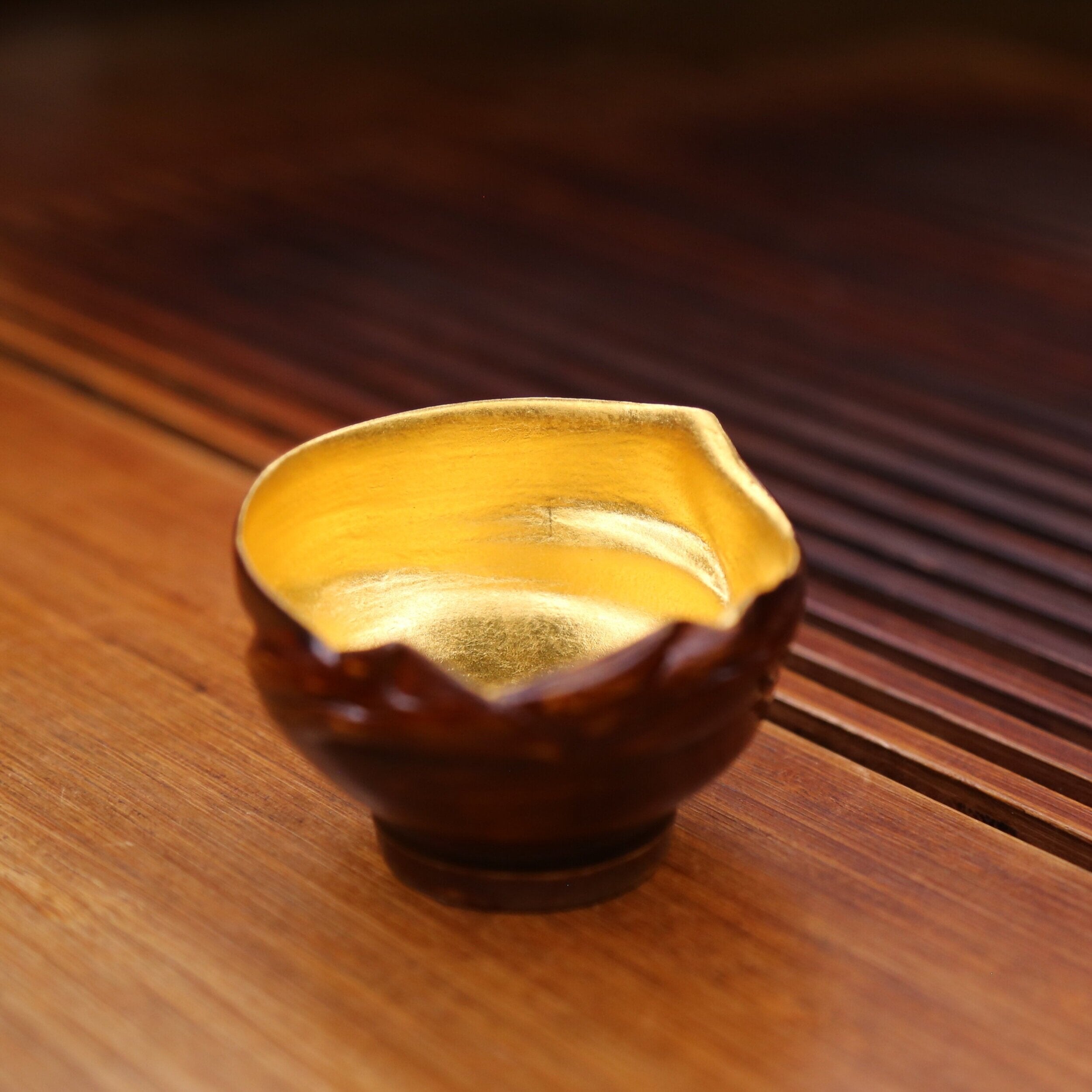 Award Winning Porcelain, Gold, Lacquer Tea Cup – The Pan Handle
